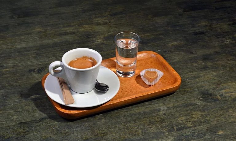 Should you drink water before or after coffee? - Caffèlab.com